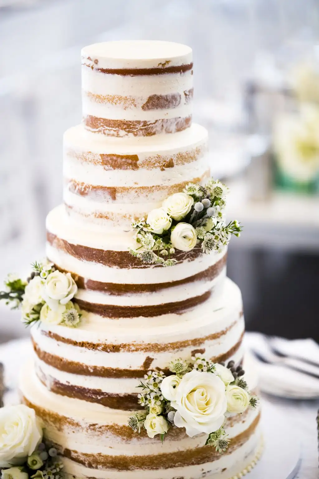 Pros + Cons of Fondant & Buttercream Wedding Cakes