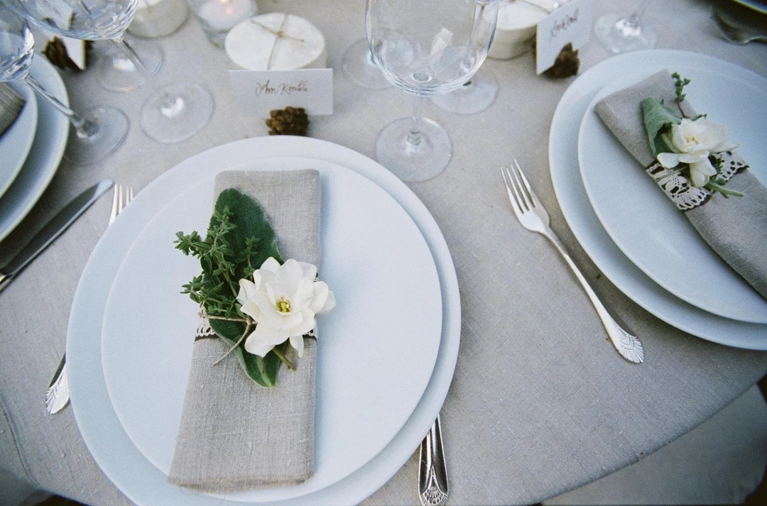 Reception Décor Photos - Place Setting with Flowers and Herbs - Inside ...