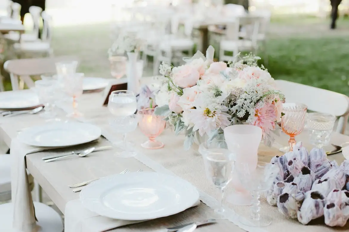 How to Add a Pop of Color to Your Wedding Table