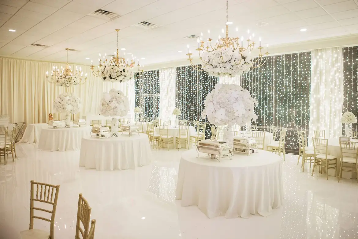 Catholic Winter Wedding with English Traditions in Chicago - Inside ...