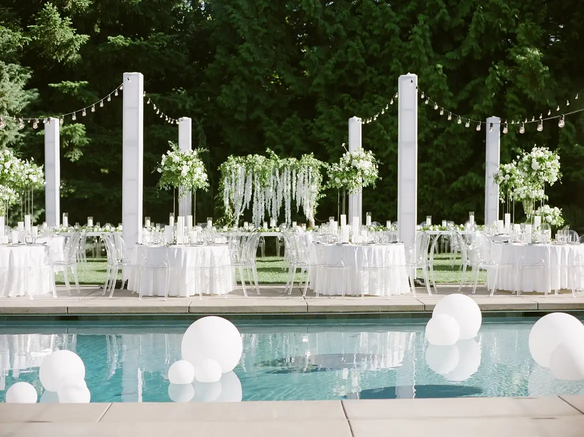 7 Dreamy Poolside Weddings to Inspire Your Summer Event