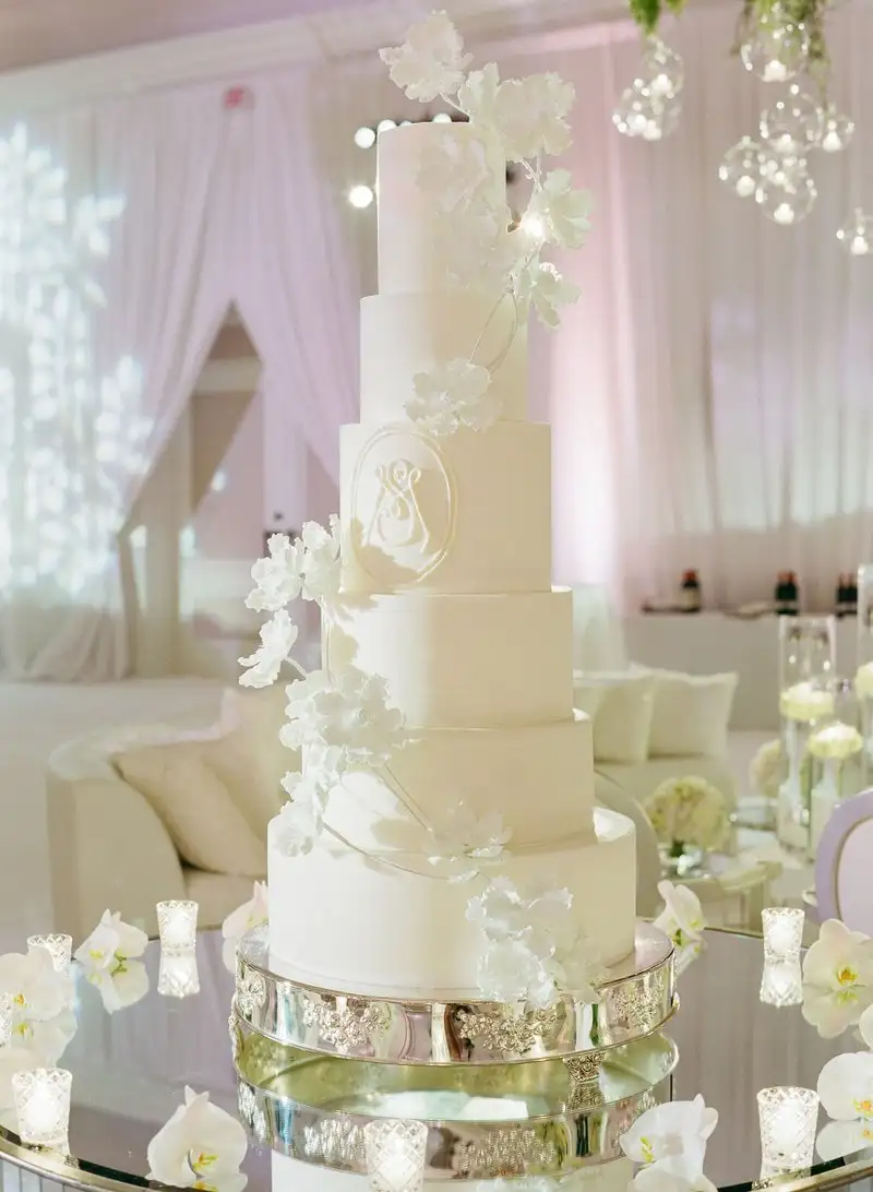 How to Use Your Wedding Monogram Throughout the Big Day