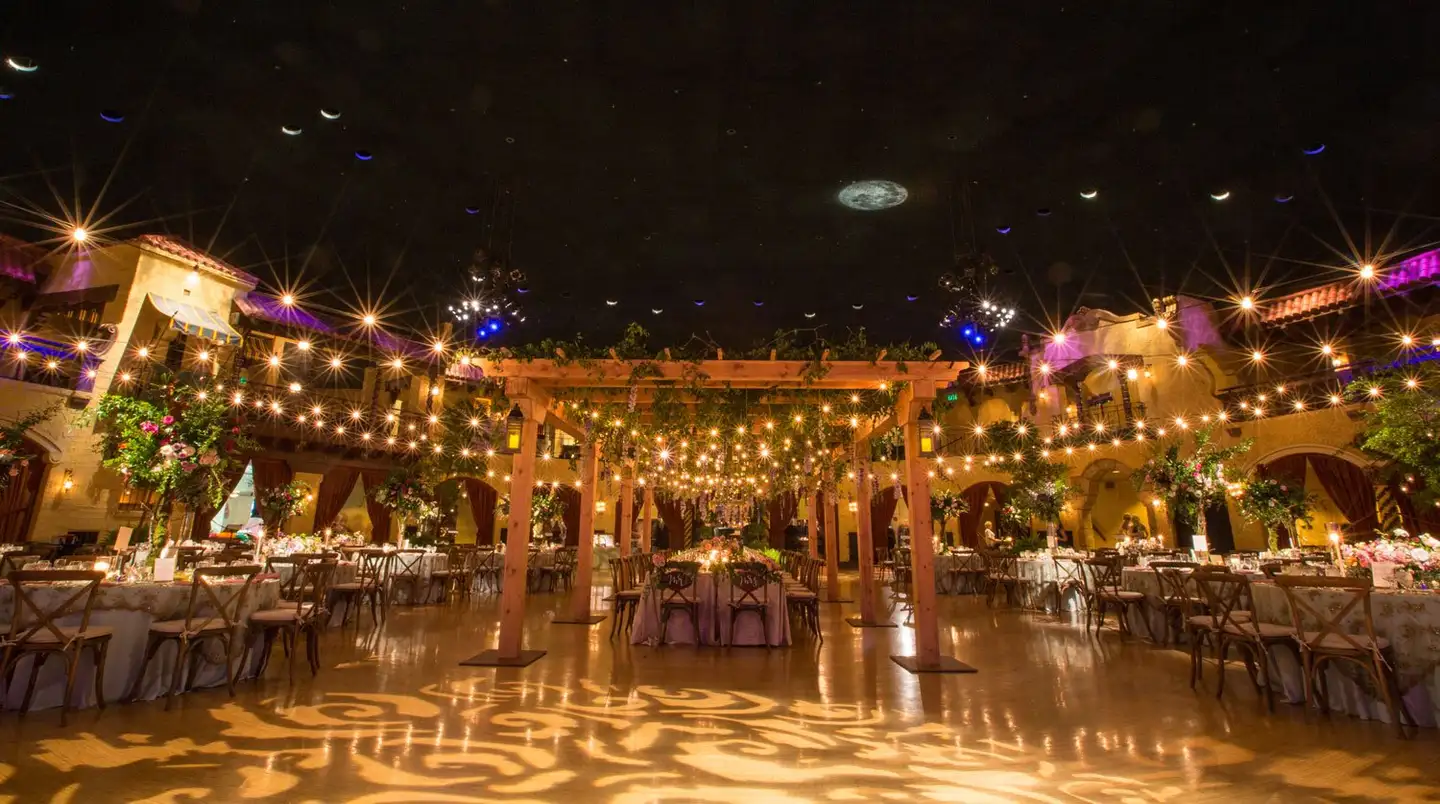 Modern Fall Wedding with Courtyard Ceremony + Rooftop Reception ...