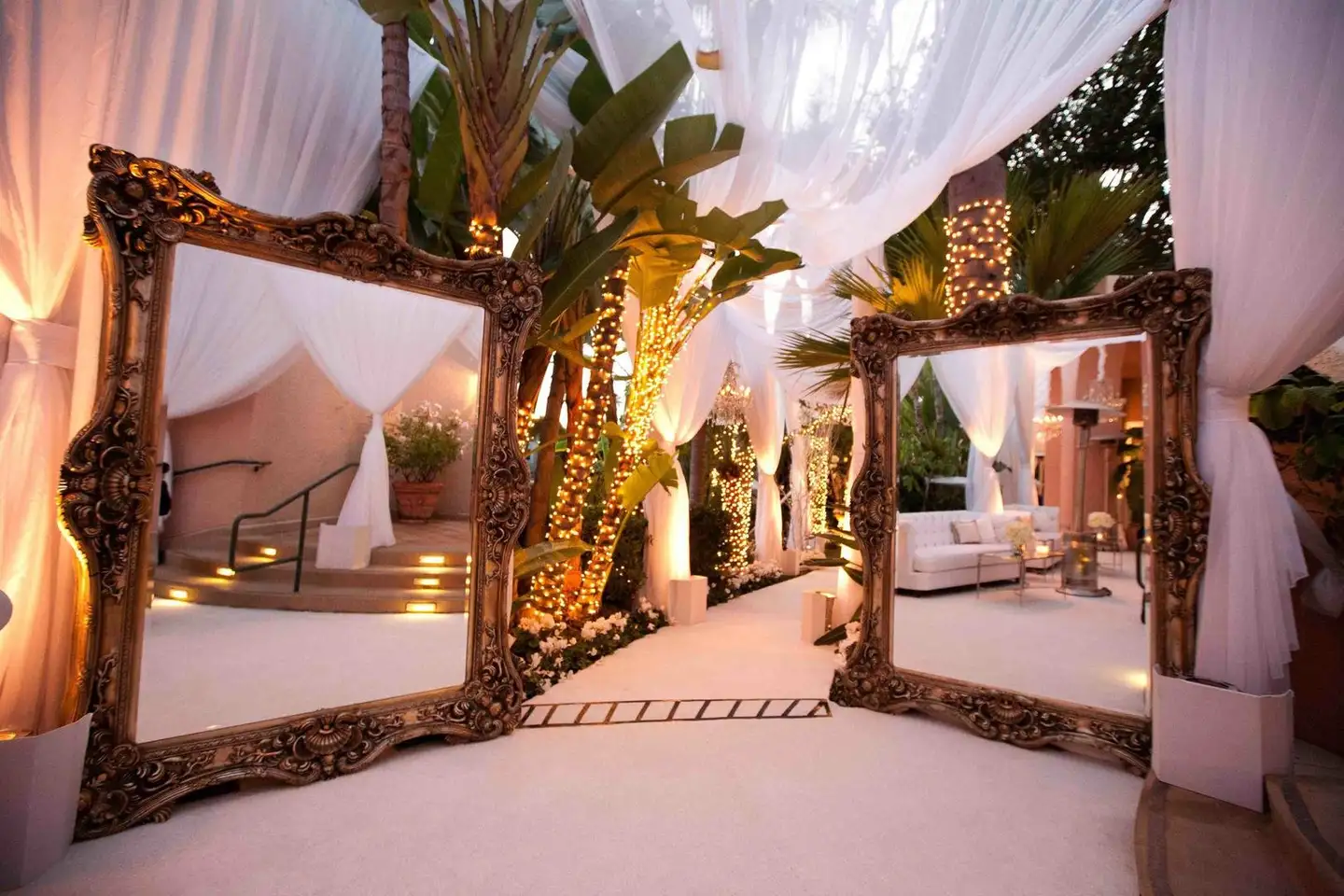 Beautiful Ways to Incorporate Mirrors Into Your Wedding Décor