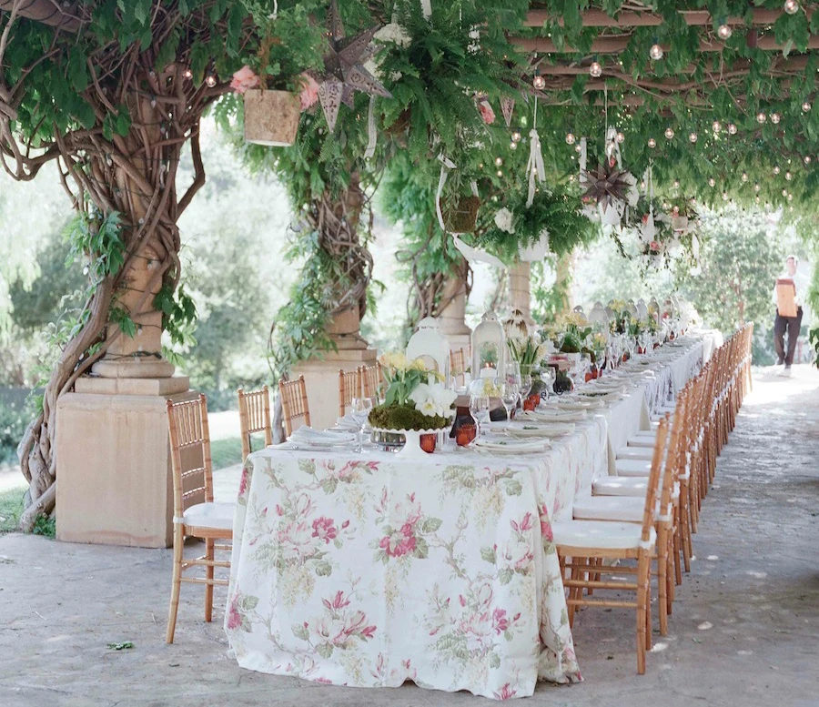 so intimate table seats