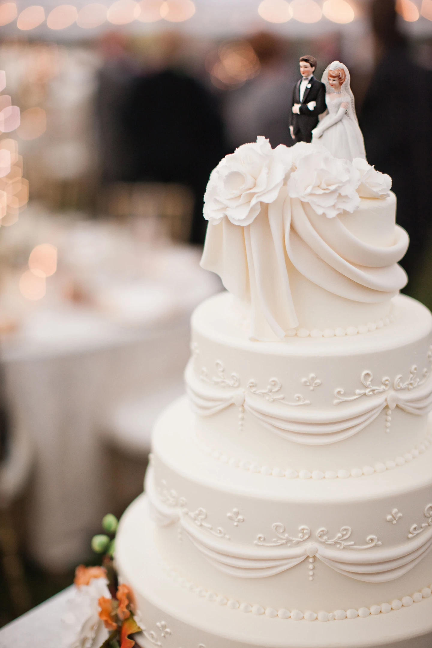 Difference Between a Viennese Hour and Sweets Table - Inside Weddings