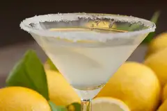 Tasty, Refreshing Lemonade Recipes for Warm-Weather Weddings