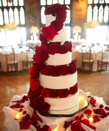 10 Towering Cakes That Amaze