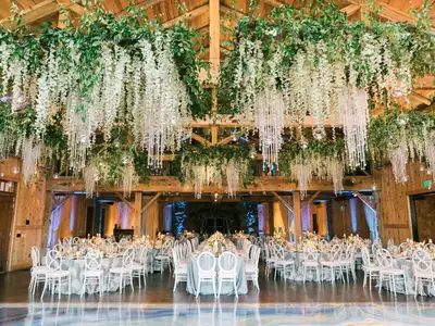 12 Dazzling Ways to Decorate Reception Ceilings