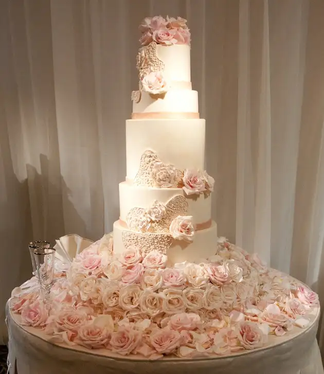 10 Towering Cakes That Amaze