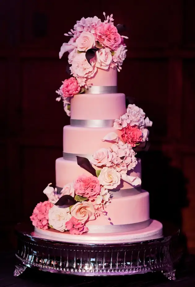 10 Towering Cakes That Amaze