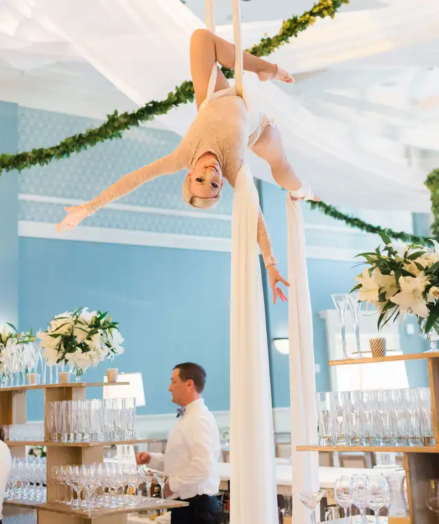 Unique Wedding Reception Entertainment Ideas - Inside Weddings