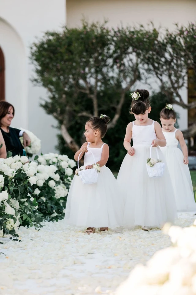 Flower Girl Etiquette: What to Know If You Have Flower Girls - Inside ...
