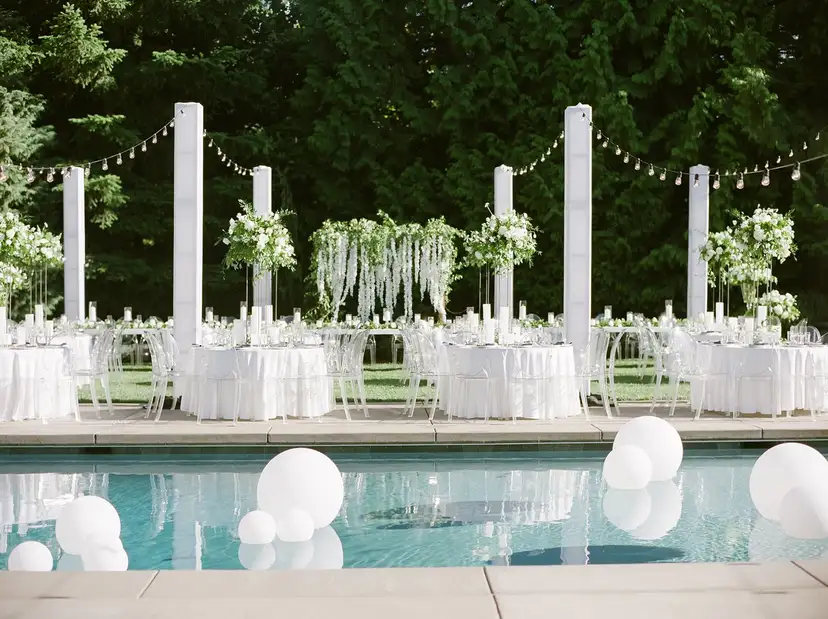 7 Dreamy Poolside Weddings to Inspire Your Summer Event